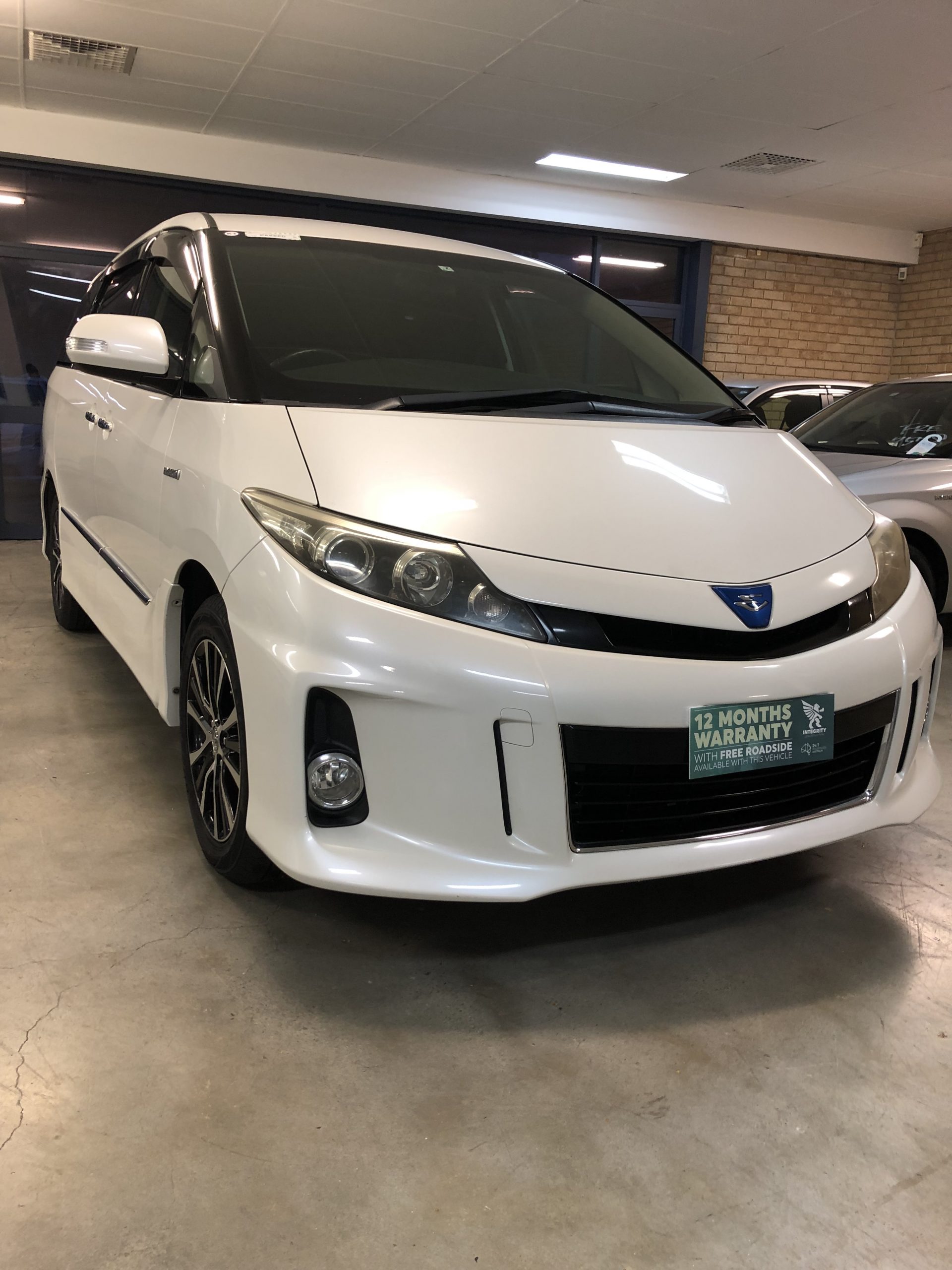 Toyota Estima Hybrid – Carzone