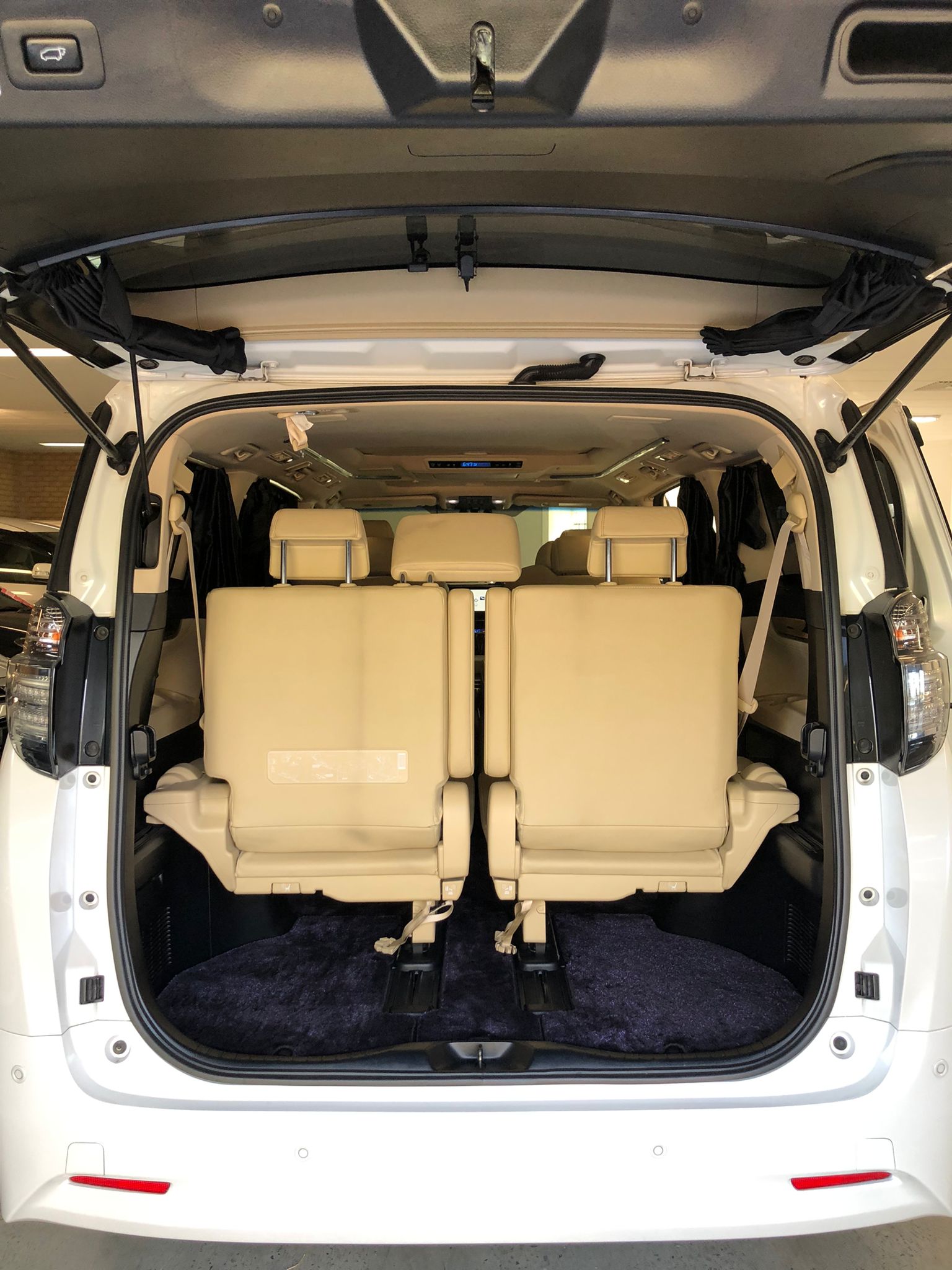 Toyota VELLFIRE EXECUTIVE LOUNGE – Carzone